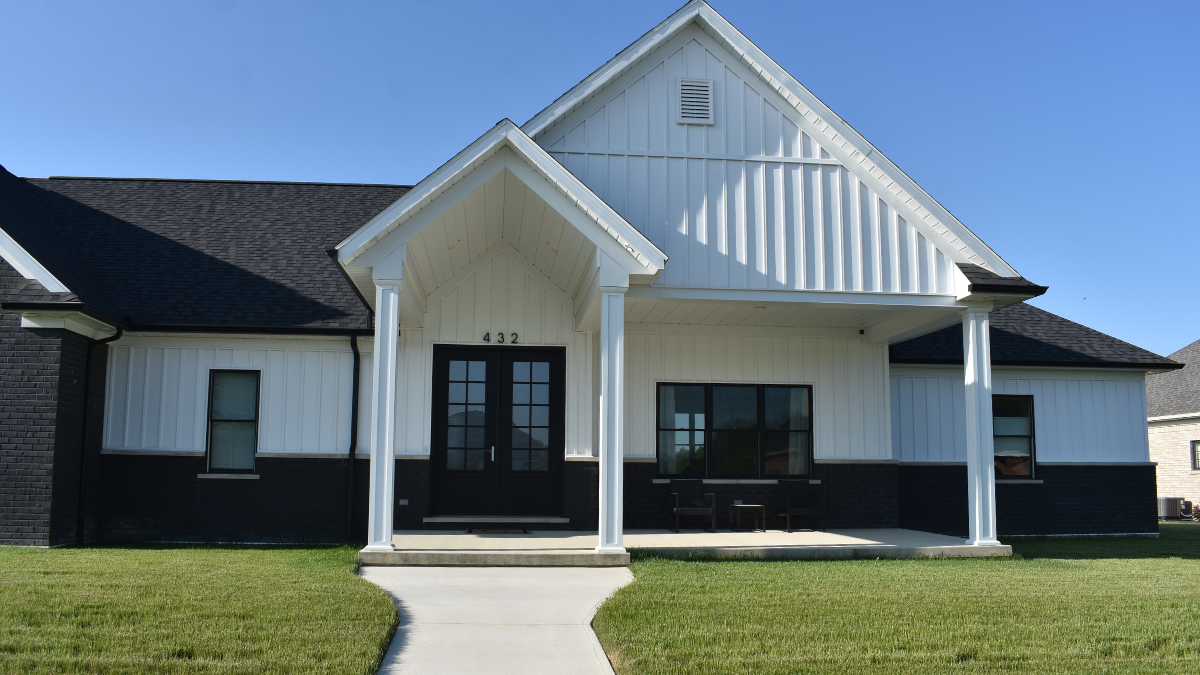 Porch Railing and Columns - Superior Aluminum